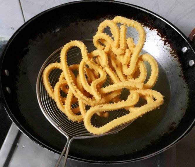 Murukulu ~ South Indian Chakli For Diwali